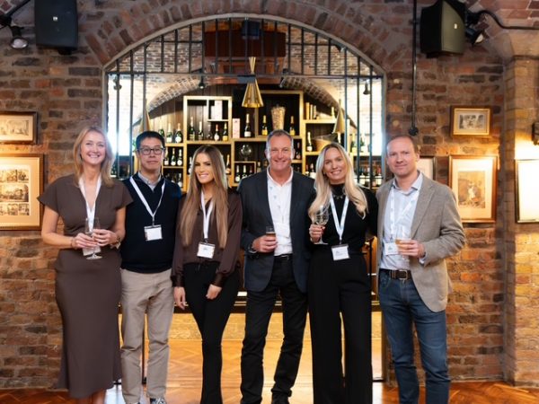 Meet The Team – amplify5